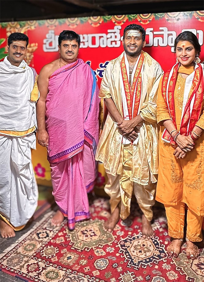 Soniya Akula-Yash: వేములవాడ రాజన్నను దర్శించుకున్న కొత్త జంట (ఫోటోలు ...