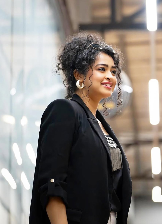 న్యూ ఇయర్‌ ఔట్‌ఫిట్‌లో గ్లామర్‌ బ్యూటీ 'అప్సర రాణి' (ఫోటోలు) | Actress ...