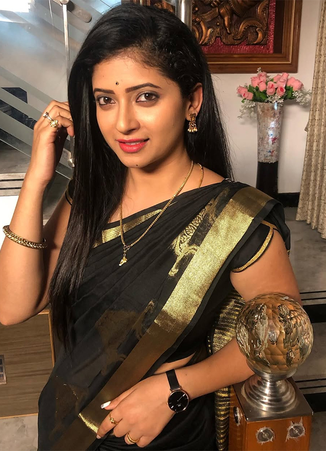 ఒకప్పడు తెలుగు ఇండస్ట్రీ బ్యాన్ చేసిన ఈ బుల్లితెర నటి గురించి తెలుసా ...