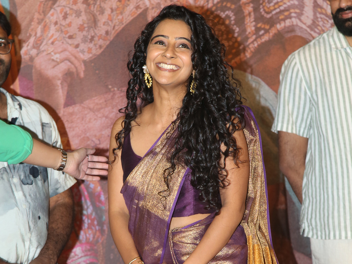 'ప‌రదా' టీజర్ లాంచ్‌ ఈవెంట్‌..ఈవిడ ఎవరో తెలుసా .? (ఫొటోలు) | Anupama ...