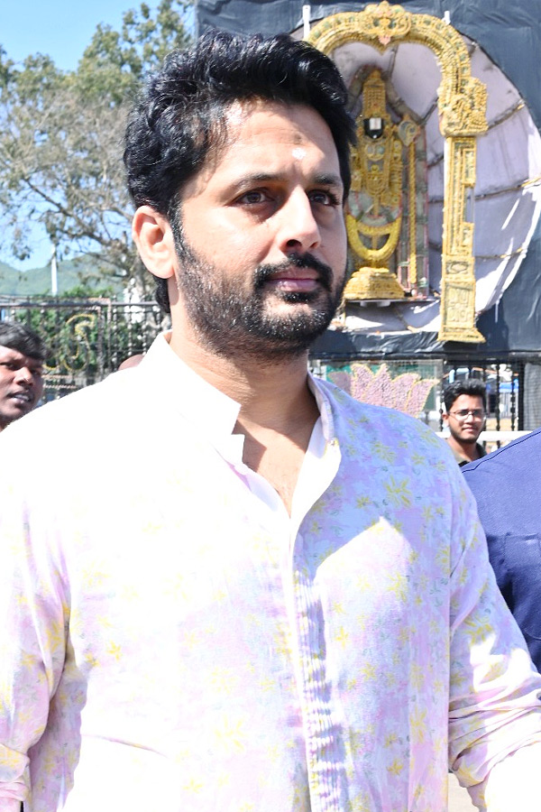 భార్య, కుమారుడితో కలిసి తిరుమల శ్రీవారిని దర్శించుకున్న నితిన్‌ (ఫోటోలు ...