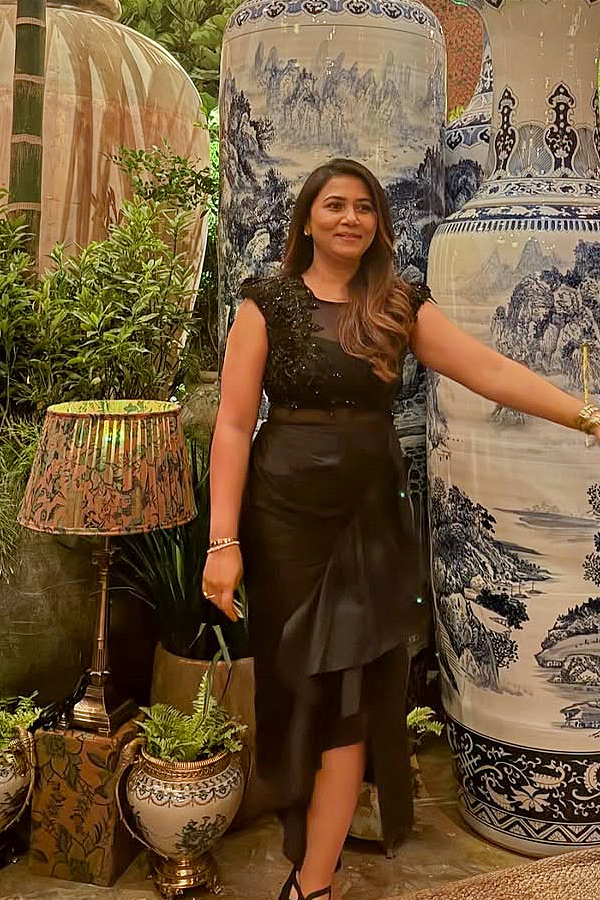 సబ్యసాచి ఫ్యాషన్‌ షోలో మెరిసిన సుకుమార్ భార్య తబిత (పోటోలు) | Director ...