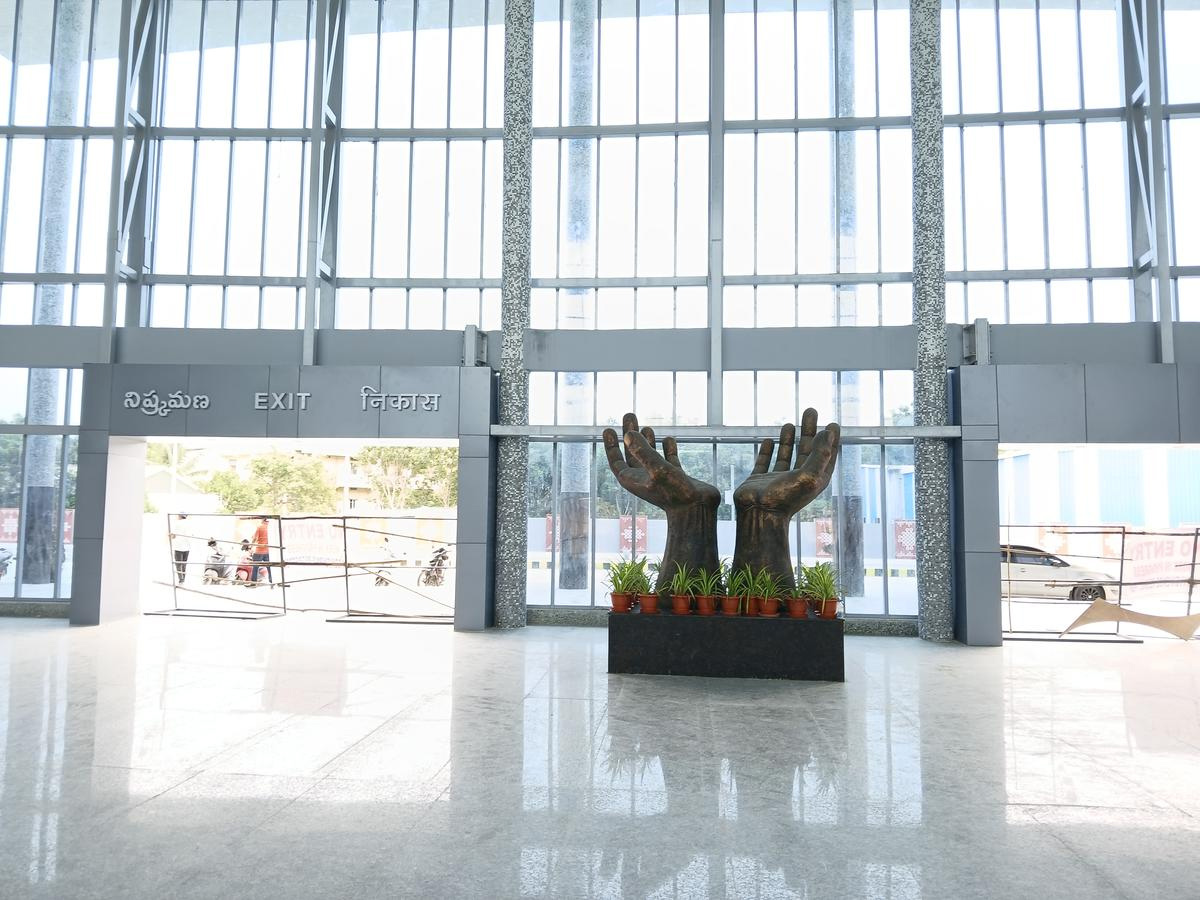 హైదరాబాద్‌ : ముస్తాబైన మరో మణిహారం..చర్లపల్లి నూతన రైల్వే టెర్మినల్ ...