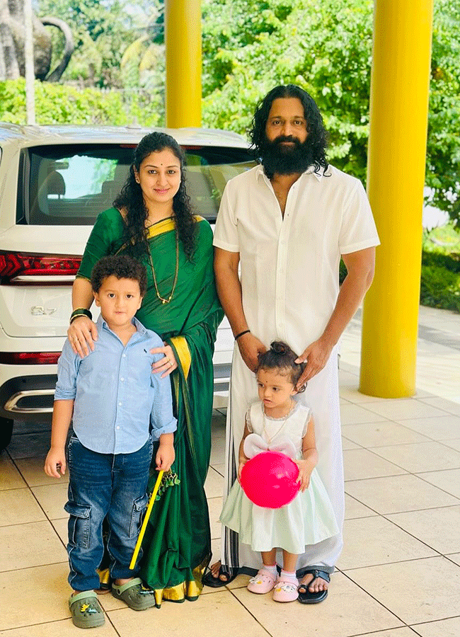 రిషబ్ శెట్టి, ప్రగతిల పెళ్లిరోజు.. ప్రత్యేకమైన ఫోటోలు షేర్‌ చేసిన జోడి ...