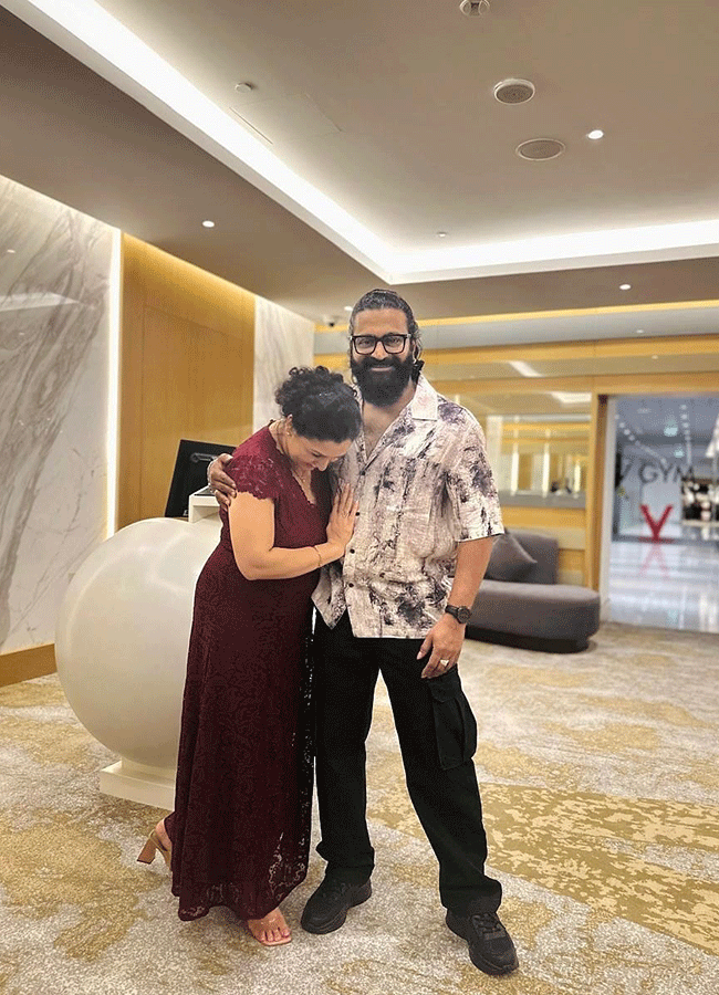 రిషబ్ శెట్టి, ప్రగతిల పెళ్లిరోజు.. ప్రత్యేకమైన ఫోటోలు షేర్‌ చేసిన జోడి ...