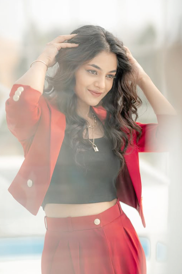 ఎంత ముద్దొచ్చేస్తుందో... ఇవానా ముద్దుగుమ్మ ఫోటోలు | Actress Ivana Cute ...