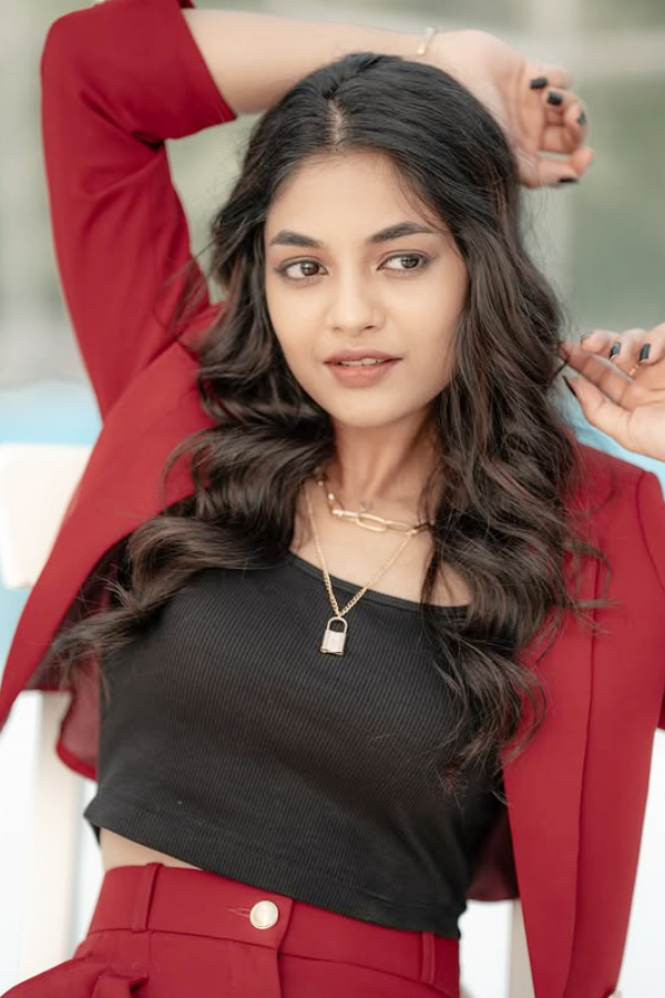 ఎంత ముద్దొచ్చేస్తుందో... ఇవానా ముద్దుగుమ్మ ఫోటోలు | Actress Ivana Cute ...