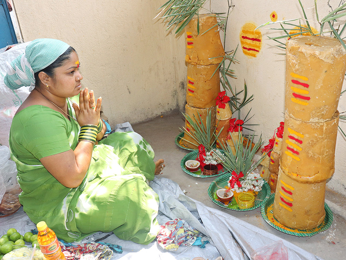 వైభవంగా మినీ మేడారం జాతర..పోటెత్తిన భక్తులు (ఫొటోలు) | Massive Crowd At ...