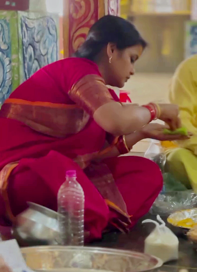 మల్లన్న పట్నం వేసి బోనం చేసిన సోనియా ఆకుల (ఫోటోలు) | BB8 Soniya And ...