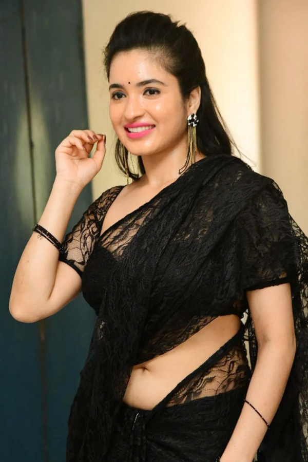 బ్లాక్ కలర్ శారీలో కుర్రకారు మతిపోగోడుతున్న రతికా రోజ్ | Rathika Rose ...