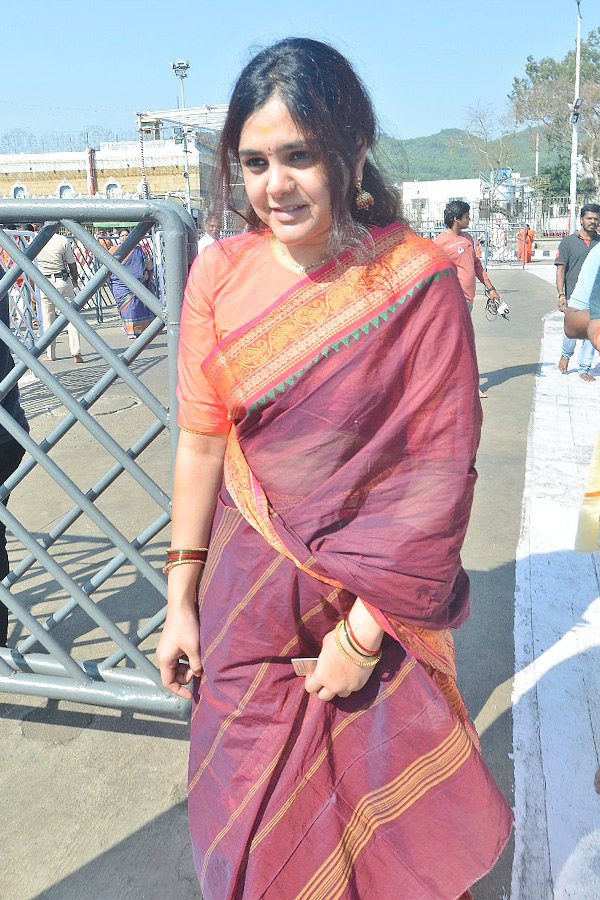 తిరుమల శ్రీవారిని దర్శించుకున్న టాలీవుడ్ సినీ ప్రముఖులు (ఫోటోలు ...