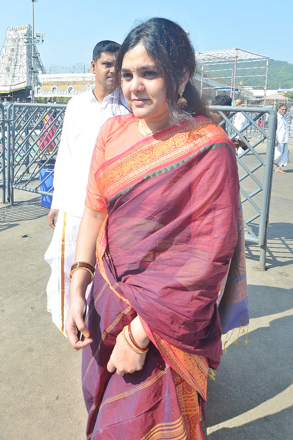 తిరుమల శ్రీవారిని దర్శించుకున్న టాలీవుడ్ సినీ ప్రముఖులు (ఫోటోలు ...