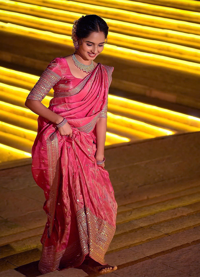 హాఫ్‌ శారీకే అందం తెచ్చిన ‘బుజ్జితల్లి’ (ఫొటోలు) | Panasa Prathyusha ...