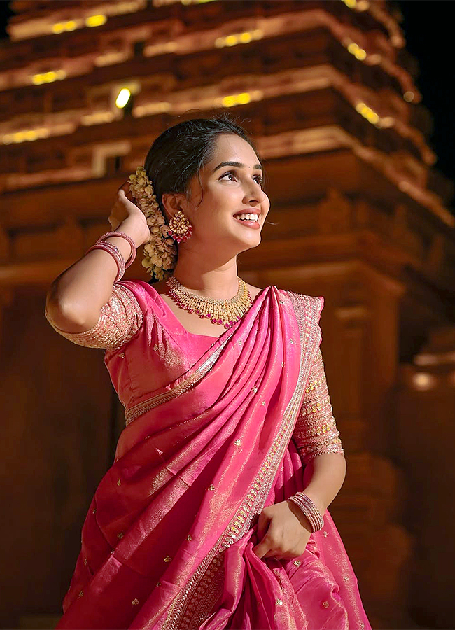 హాఫ్‌ శారీకే అందం తెచ్చిన ‘బుజ్జితల్లి’ (ఫొటోలు) | Panasa Prathyusha ...