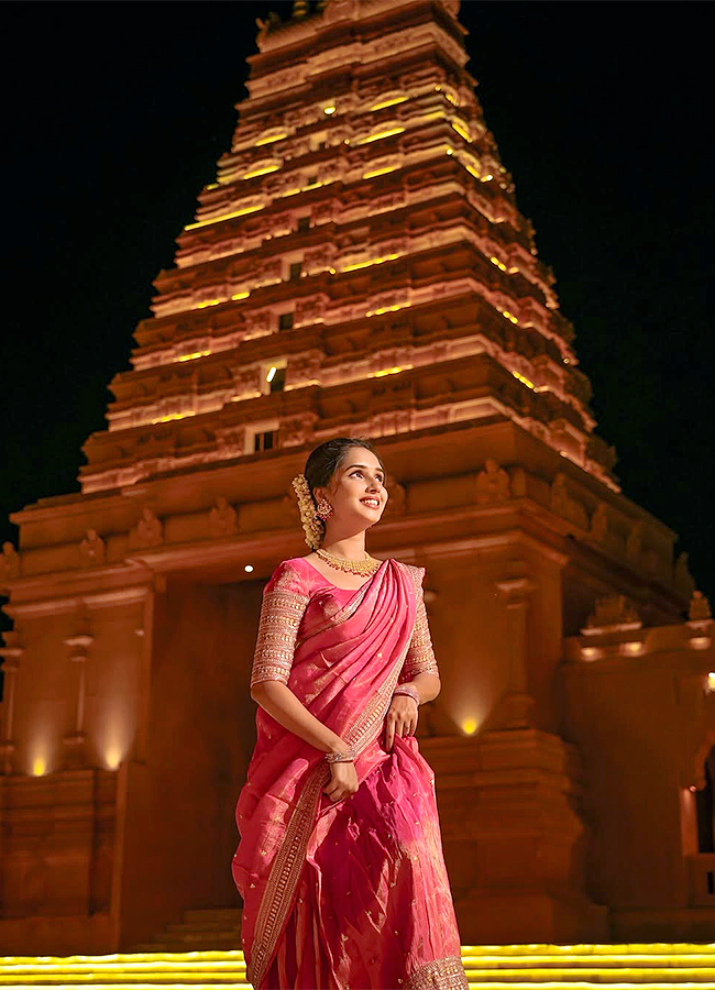 హాఫ్‌ శారీకే అందం తెచ్చిన ‘బుజ్జితల్లి’ (ఫొటోలు) | Panasa Prathyusha ...