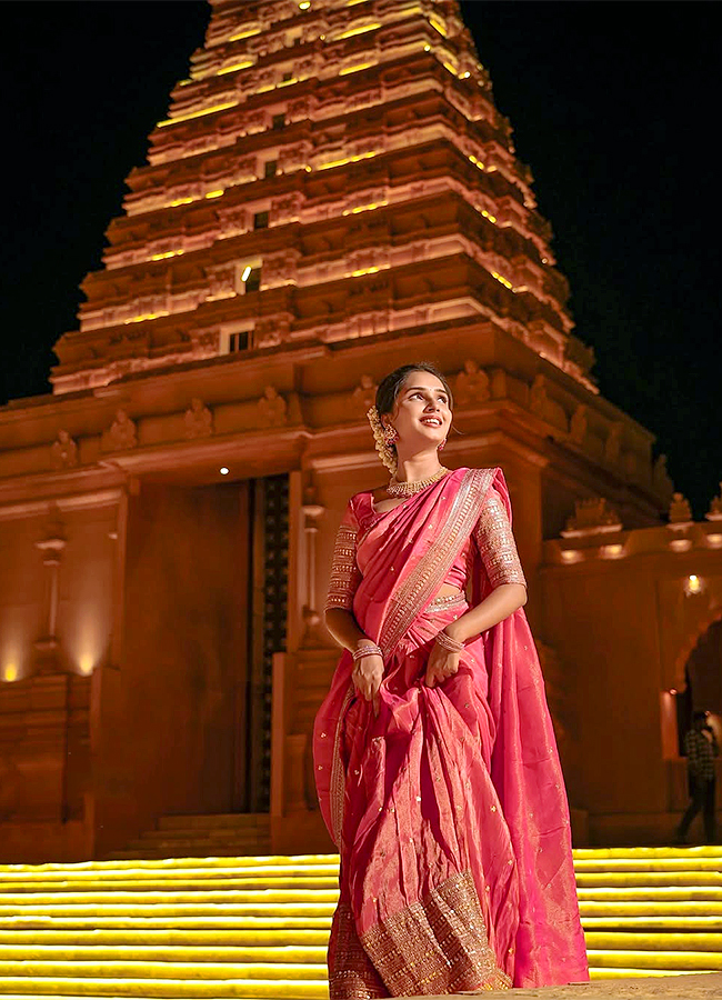 హాఫ్‌ శారీకే అందం తెచ్చిన ‘బుజ్జితల్లి’ (ఫొటోలు) | Panasa Prathyusha ...