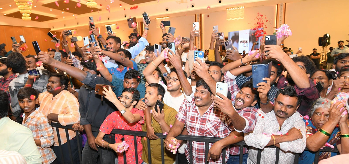 వివాహ వేడుకకు వైఎస్ జగన్‌.. పోటెత్తిన అభిమాన సంద్రం | YS Jagan Attends ...