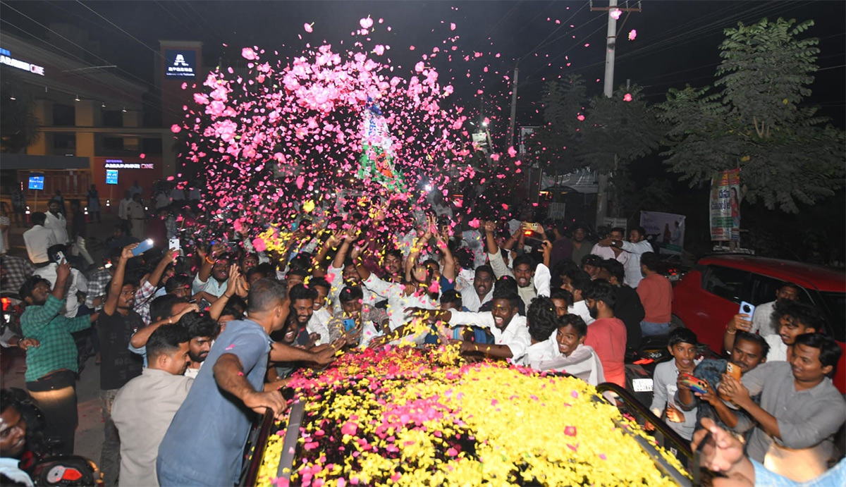 వివాహ వేడుకకు వైఎస్ జగన్‌.. పోటెత్తిన అభిమాన సంద్రం | YS Jagan Attends ...