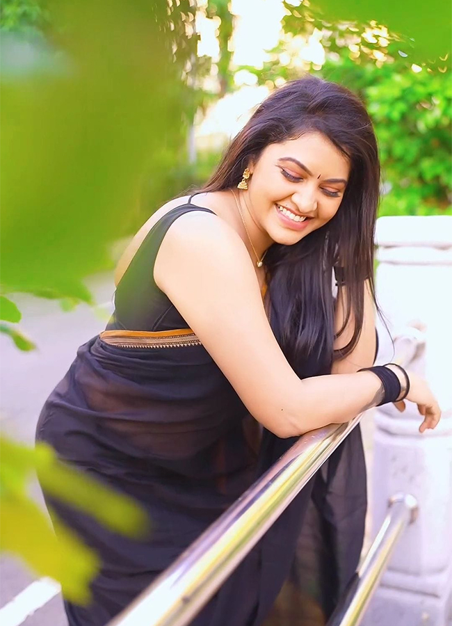 తెలుగు సీరియల్స్‌లో హోమ్లీగా కనిపించిన రచిత.. గ్లామర్‌తో అగ్గి ...