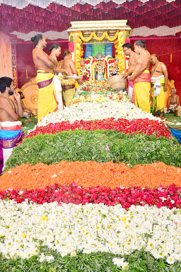 శ్రీవారికి పుష్ప యాగం (ఫోటోలు) | Pushpa Yagam Performed To Sri Lakshmi ...