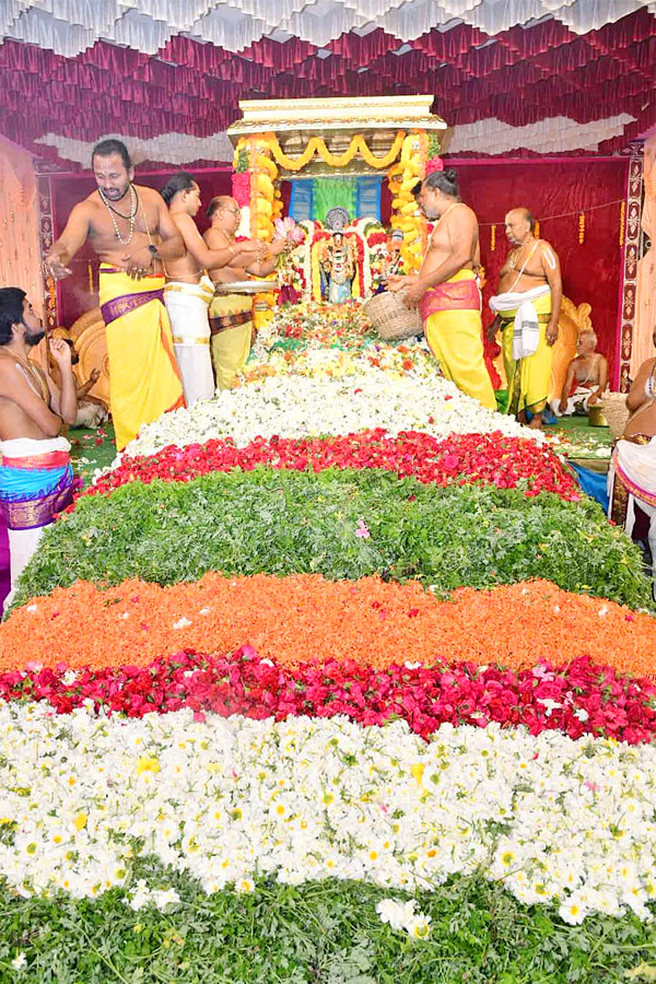 శ్రీవారికి పుష్ప యాగం (ఫోటోలు) | Pushpa Yagam Performed To Sri Lakshmi ...
