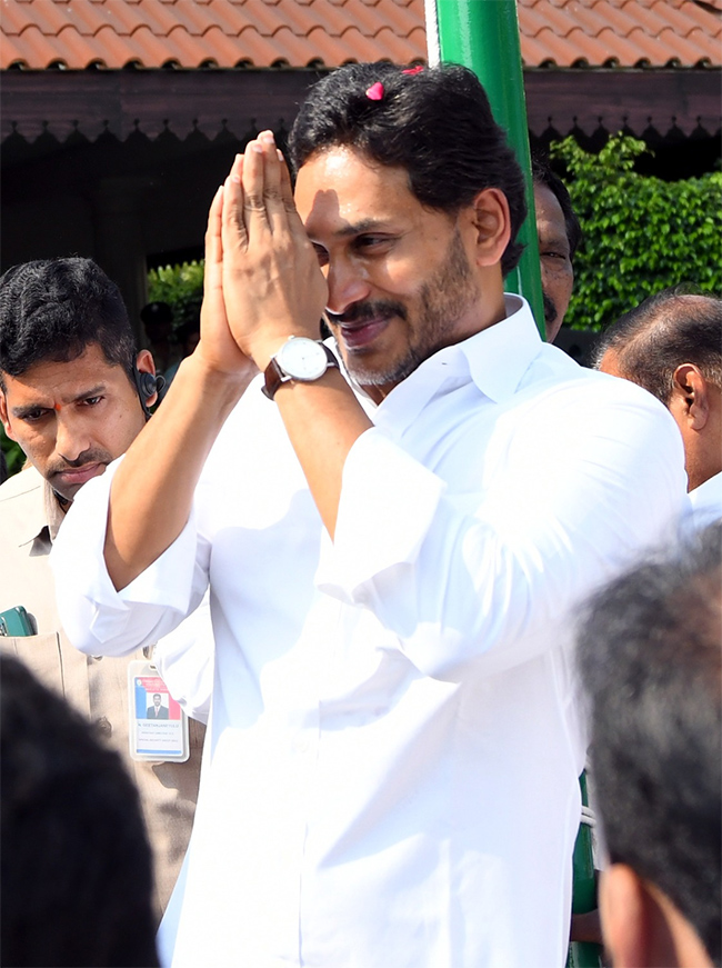 YSRCP అంటే వాయిస్‌ ఆఫ్‌ వాయిస్‌లెస్‌.. పార్టీ ఆవిర్భావ వేడుకల్లో వైఎస్ ...