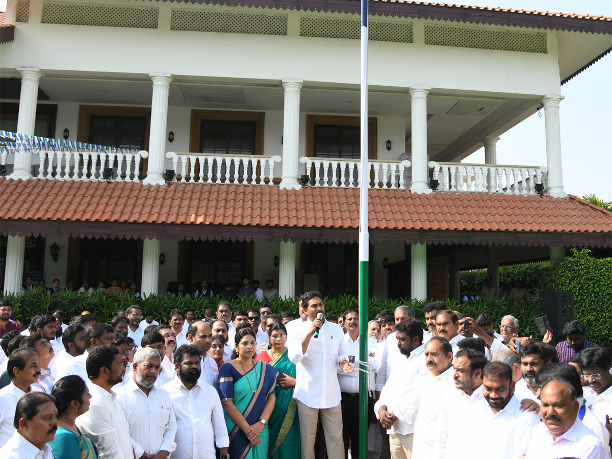 YSRCP అంటే వాయిస్‌ ఆఫ్‌ వాయిస్‌లెస్‌.. పార్టీ ఆవిర్భావ వేడుకల్లో వైఎస్ ...
