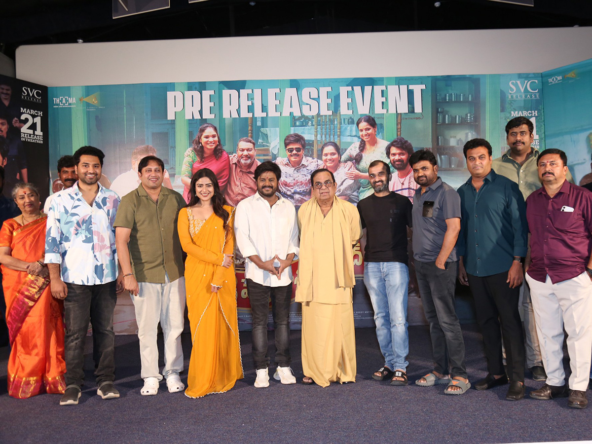 ‘పెళ్లి కాని ప్రసాద్‌’ సినిమా ప్రీ రిలీజ్ వేడుక (ఫొటోలు) | Pelli Kani ...
