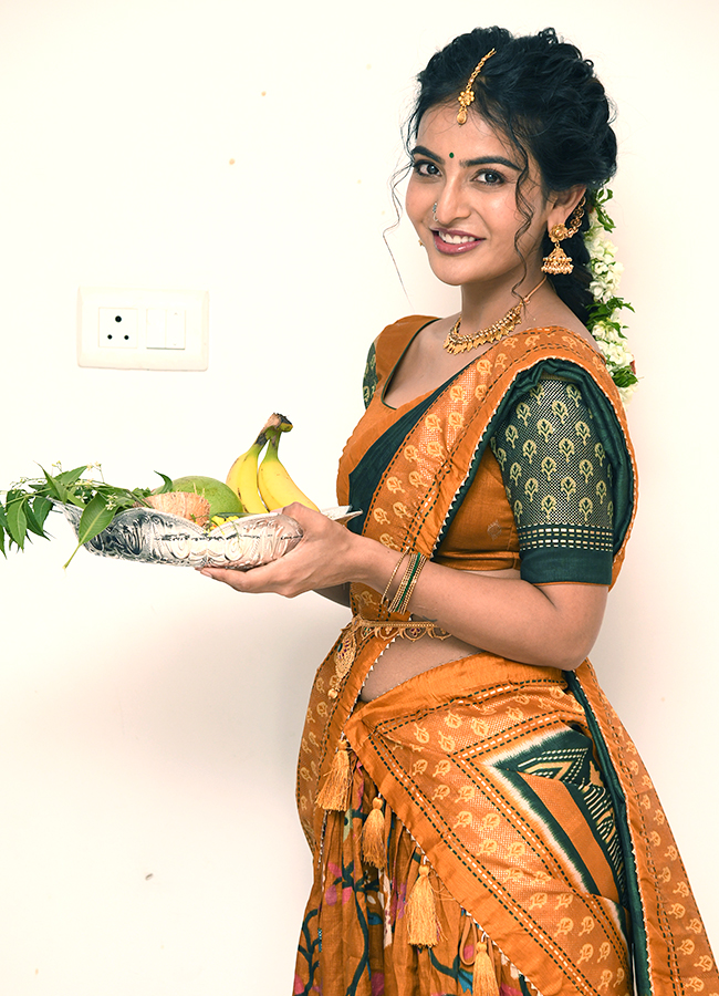 మీ అందరికీ ఉగాది శుభాకాంక్షలు అంటున్న నటి ‘అనన్య నాగళ్ల’ (ఫొటోలు ...