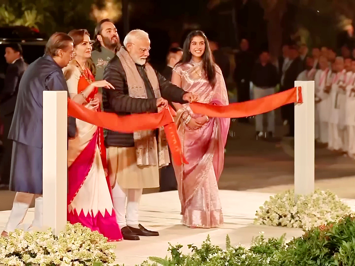 అంబానీ వంతారా : పులులు, సింహాలతో నరేంద్ర మోదీ (ఫోటోలు) | Narendra Modi ...