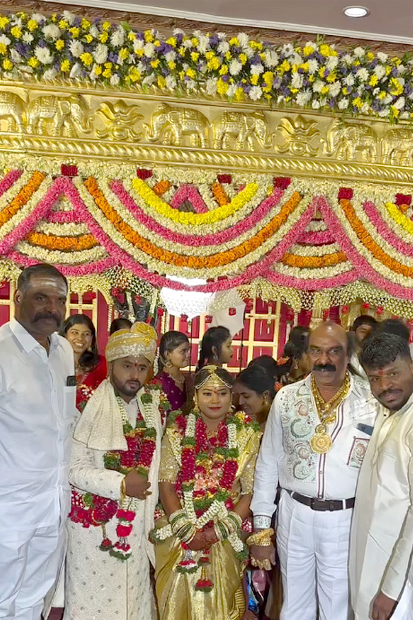 'గబ్బర్ సింగ్' విలన్ గ్యాంగ్ నటుడి కూతురి పెళ్లి (ఫొటోలు) | Gabbar ...