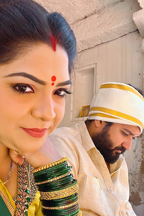 సీరియల్ బ్యూటీ స్రవంతి.. భర్తతో సరదాగా ఇలా (ఫొటోలు) | Serial Actor Sai ...