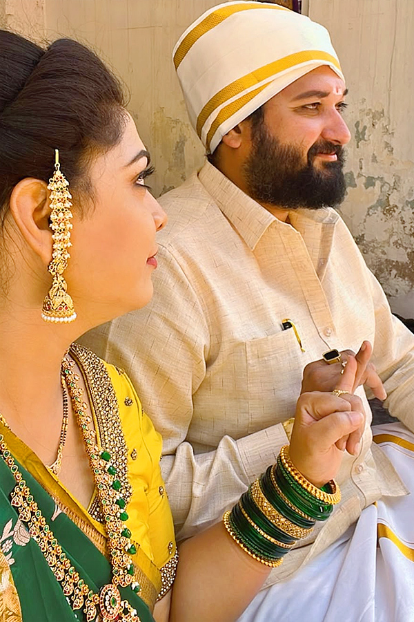 సీరియల్ బ్యూటీ స్రవంతి.. భర్తతో సరదాగా ఇలా (ఫొటోలు) | Serial Actor Sai ...