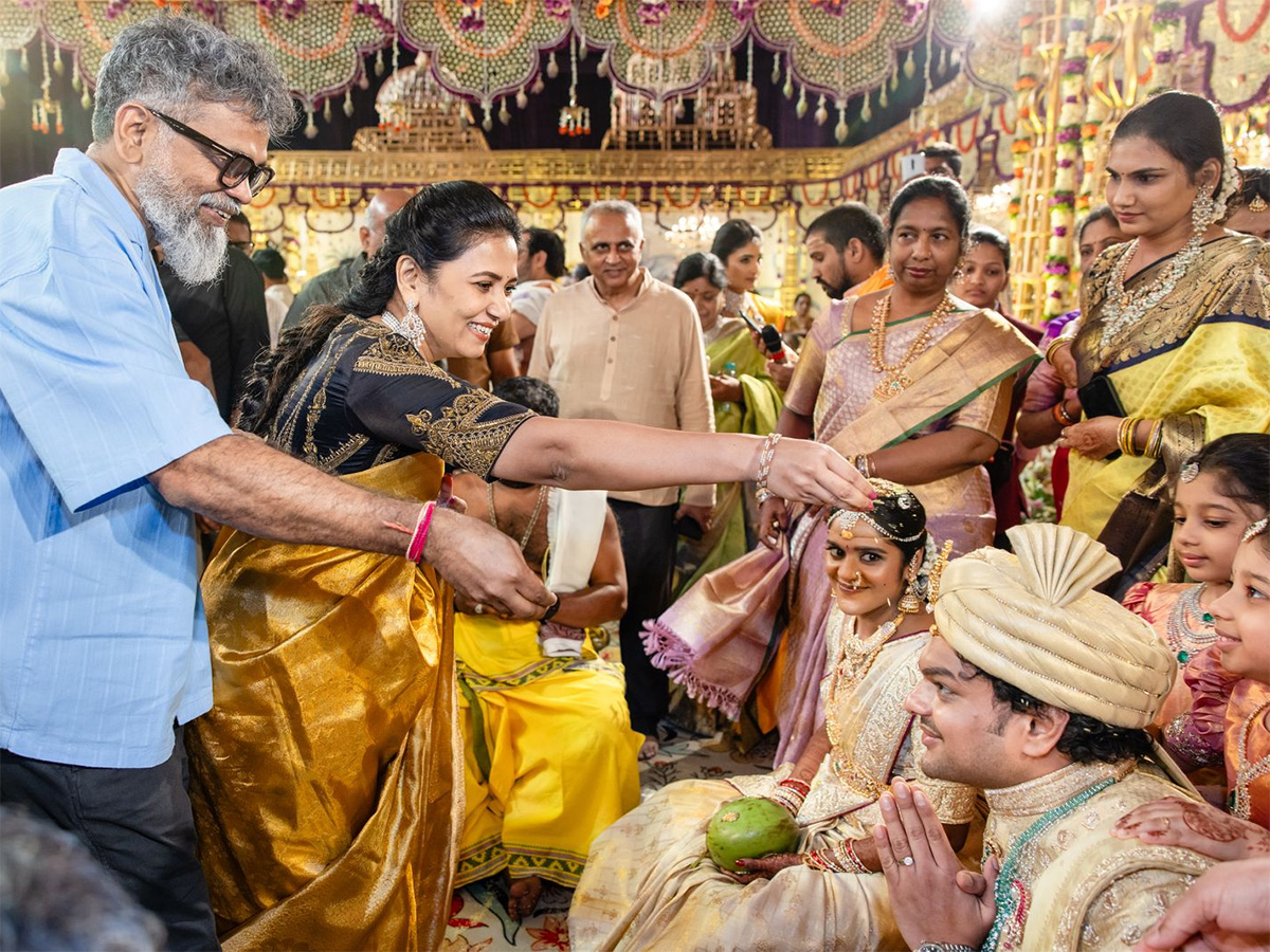ఫిలిం ఫైనాన్షియర్ బంగారు బాబు కుమారుడి వివాహ వేడుకలో సినీ, రాజకీయ ...