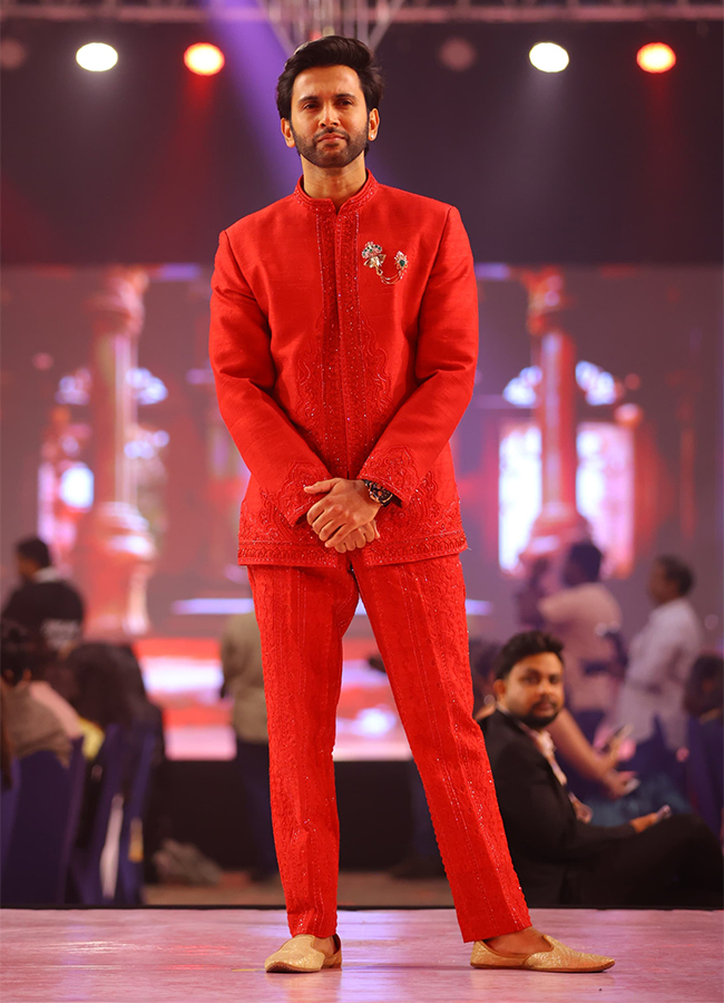 'టీచ్‌ ఫర్‌ ఛేంజ్‌' సెలబ్రిటీ ఫ్యాషన్‌ షోలో మెరిసిన తారలు (ఫోటోలు ...