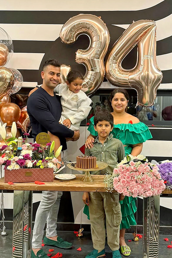 గ్రాండ్‌గా దిల్ రాజు కూతురు హన్సిత బర్త్ డే సెలబ్రేషన్స్ (ఫొటోలు) | Dil ...