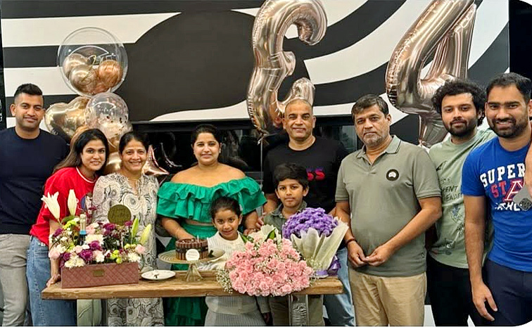 గ్రాండ్‌గా దిల్ రాజు కూతురు హన్సిత బర్త్ డే సెలబ్రేషన్స్ (ఫొటోలు) | Dil ...