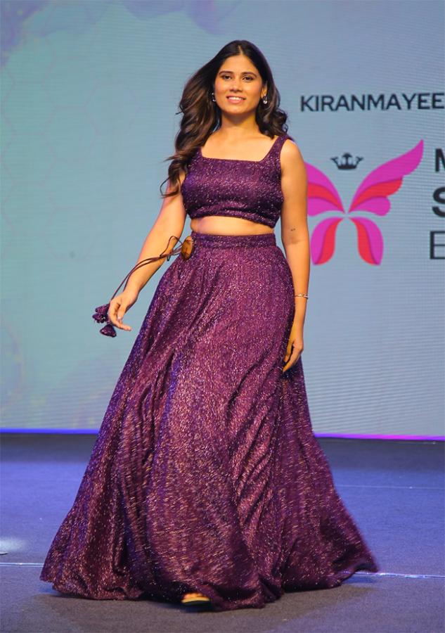 వయ్యారాల నడకలతో కనువిందు చేసిన బ్యూటిఫుల్‌ ఉమెన్స్ (ఫొటోలు) | Miss and ...