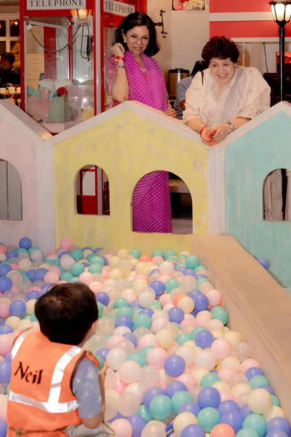 గ్రాండ్‌గా హీరోయిన్ కాజల్ అగర్వాల్ కుమారుడి బర్త్‌ డే వేడుక (ఫోటోలు ...