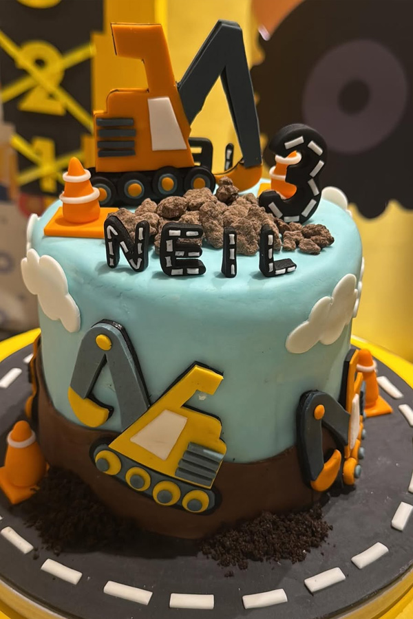 గ్రాండ్‌గా హీరోయిన్ కాజల్ అగర్వాల్ కుమారుడి బర్త్‌ డే వేడుక (ఫోటోలు ...