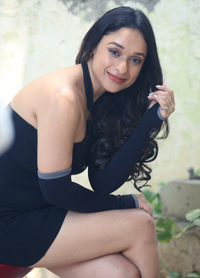 'సోదరా' మూవీ హీరోయిన్ ఆరతి గుప్తా (ఫొటోలు) | Sampoornesh Babu Sodara ...