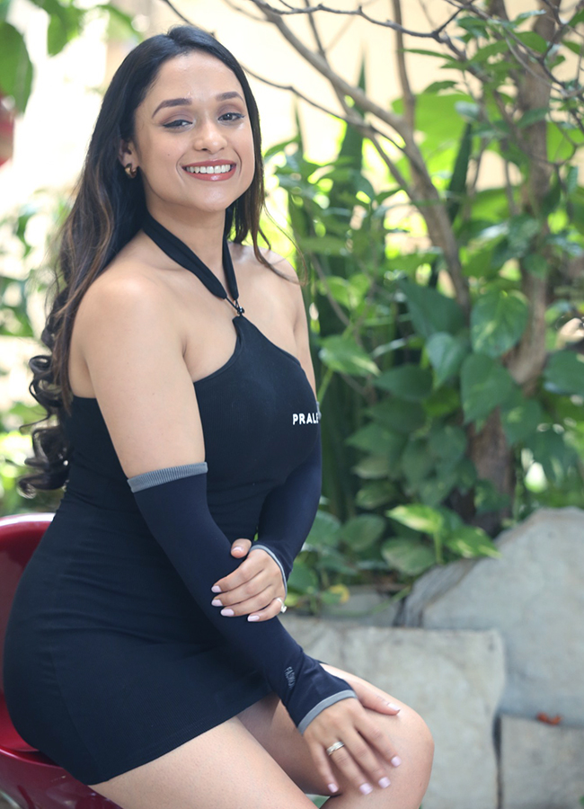 'సోదరా' మూవీ హీరోయిన్ ఆరతి గుప్తా (ఫొటోలు) | Sampoornesh Babu Sodara ...