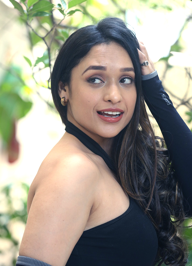 'సోదరా' మూవీ హీరోయిన్ ఆరతి గుప్తా (ఫొటోలు) | Sampoornesh Babu Sodara ...