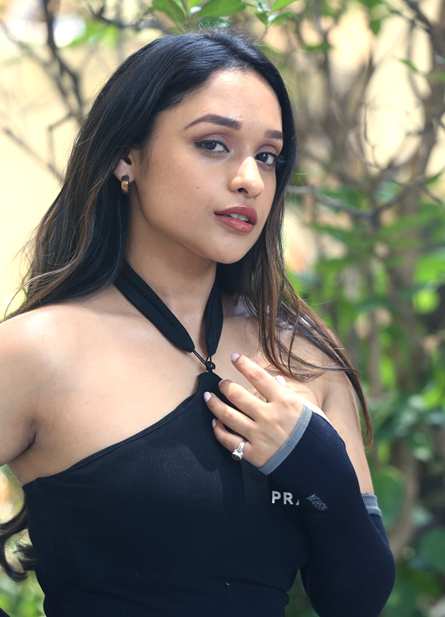 'సోదరా' మూవీ హీరోయిన్ ఆరతి గుప్తా (ఫొటోలు) | Sampoornesh Babu Sodara ...