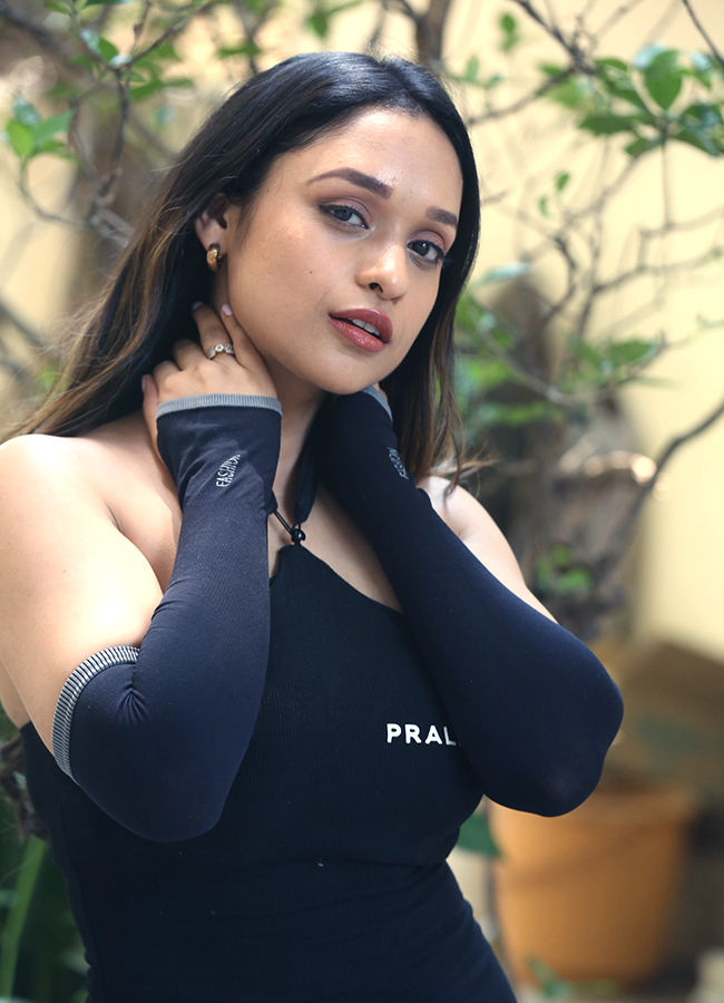 'సోదరా' మూవీ హీరోయిన్ ఆరతి గుప్తా (ఫొటోలు) | Sampoornesh Babu Sodara ...