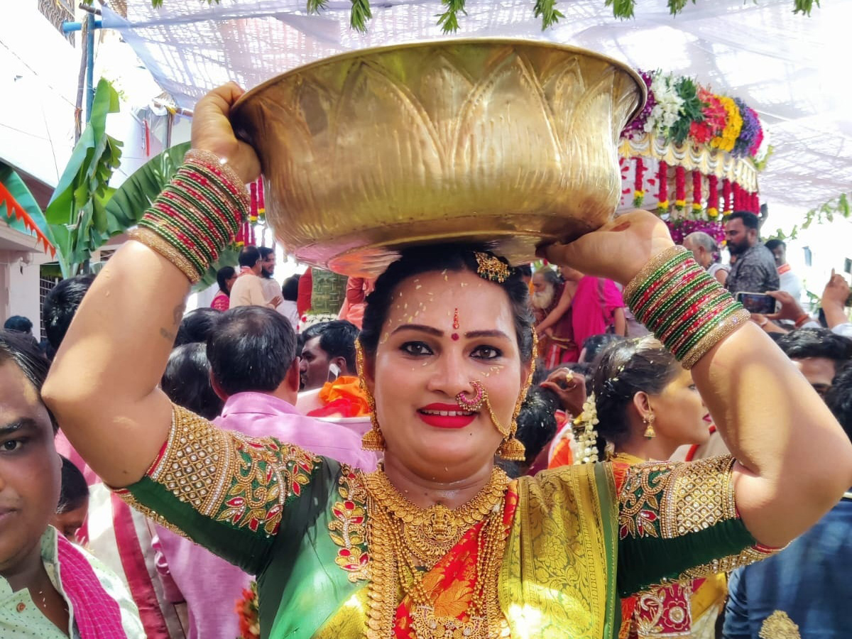 వేములవాడ ఆలయంలో వివాహం చేసుకున్న ట్రాన్స్ జెండర్స్, హిజ్రాలు (ఫొటోలు ...