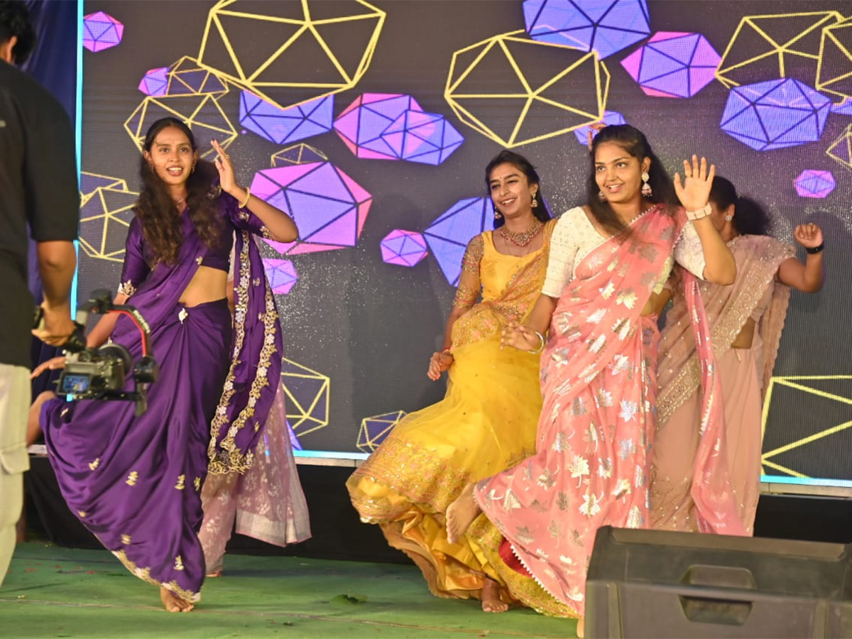 ఉత్సాహంగా కళాశాల వార్షికోత్సవం..డ్యాన్స్ లతో అదరగొట్టిన యవత (ఫొటోలు ...
