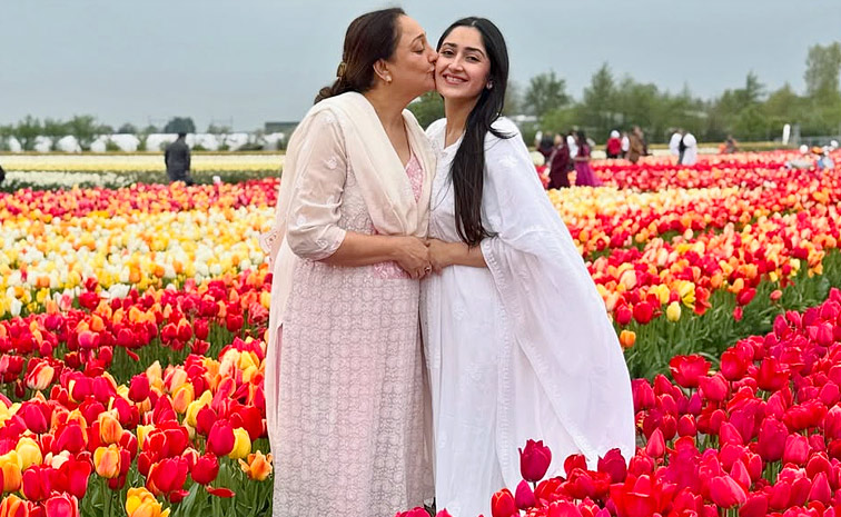 మదర్స్‌ డే స్పెషల్.. అమ్మలతో సెలబ్రిటీల పోజులు (ఫొటోలు) | Mothers Day ...