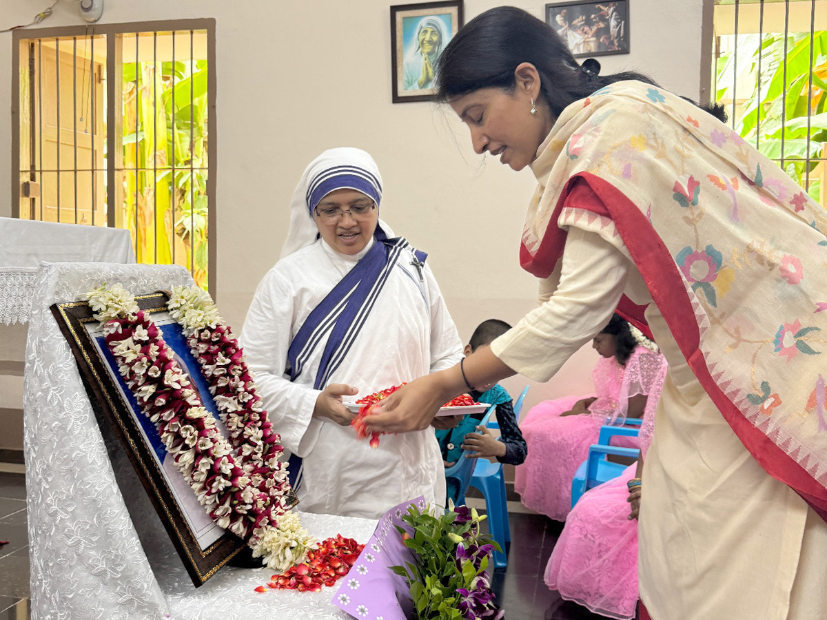 వైఎస్ రాజారెడ్డి శత జయంతి.. దివ్యాంగ చిన్నారులతో వైఎస్‌ జగన్ (ఫొటోలు ...