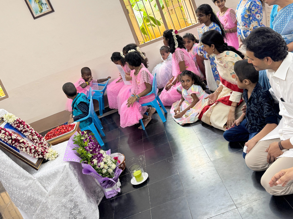 వైఎస్ రాజారెడ్డి శత జయంతి.. దివ్యాంగ చిన్నారులతో వైఎస్‌ జగన్ (ఫొటోలు ...